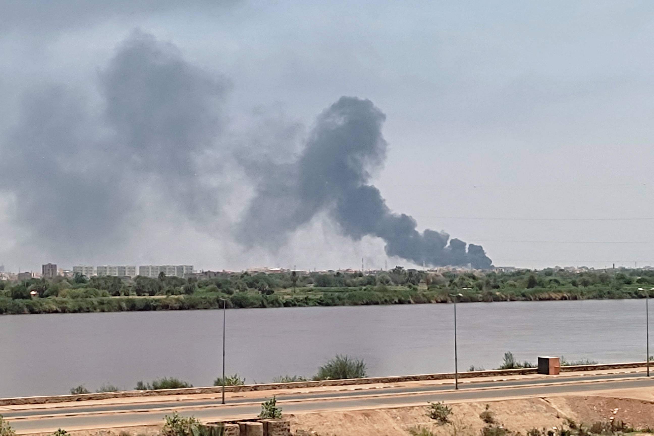 الجيش السوداني ينفذ غارات جوية على أحياء بوسط الخرطوم