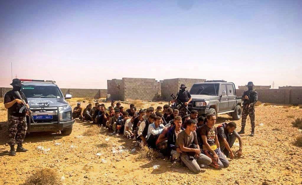 صحيفة الشرق الأوسط تزايد سقوط المهاجرين العالقين على حدود ليبيا وتونس
