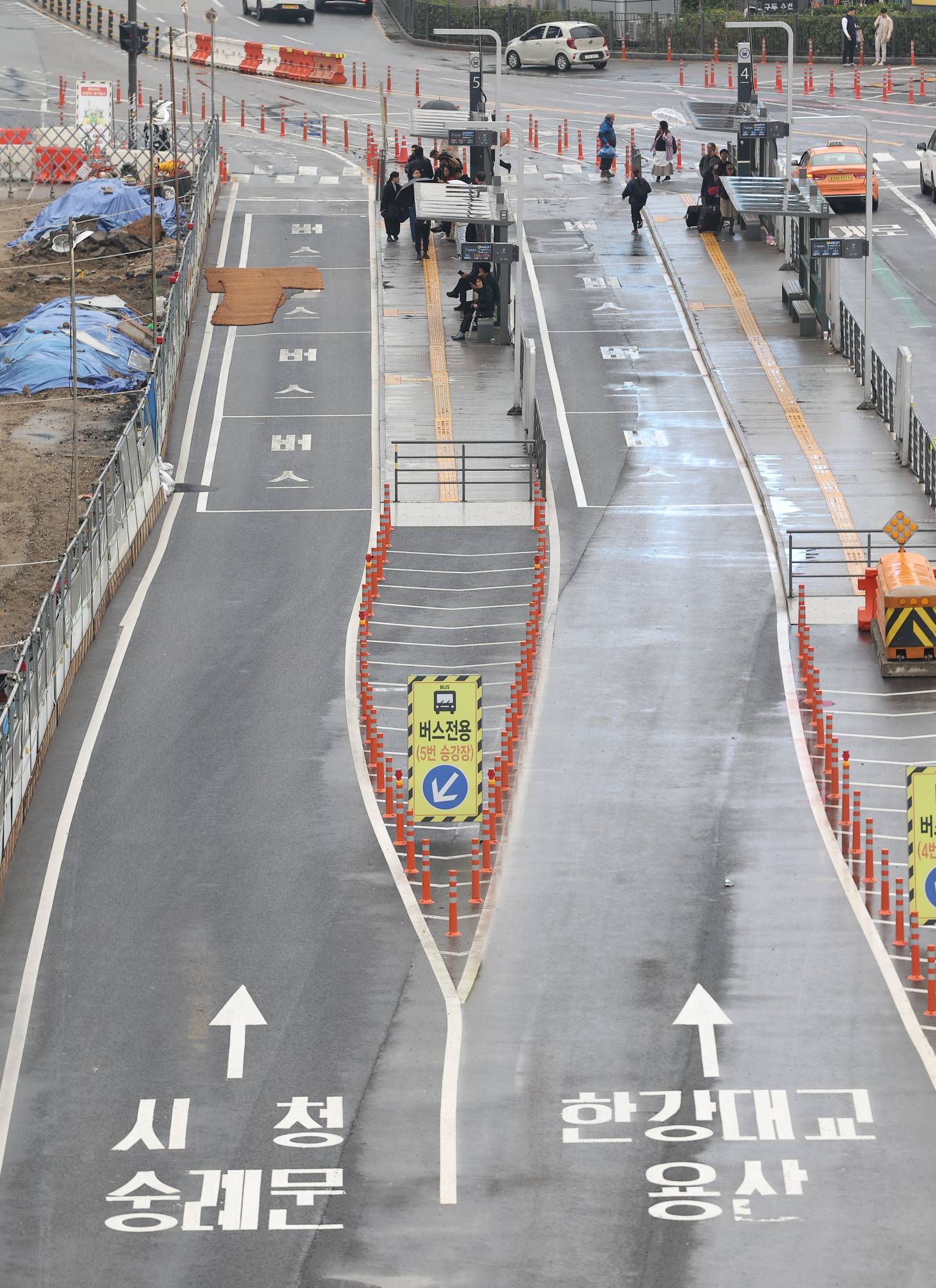 بعد تعطيل حركة النقل... سائقو الحافلات في سيول ينهون إضرابهم (صور)