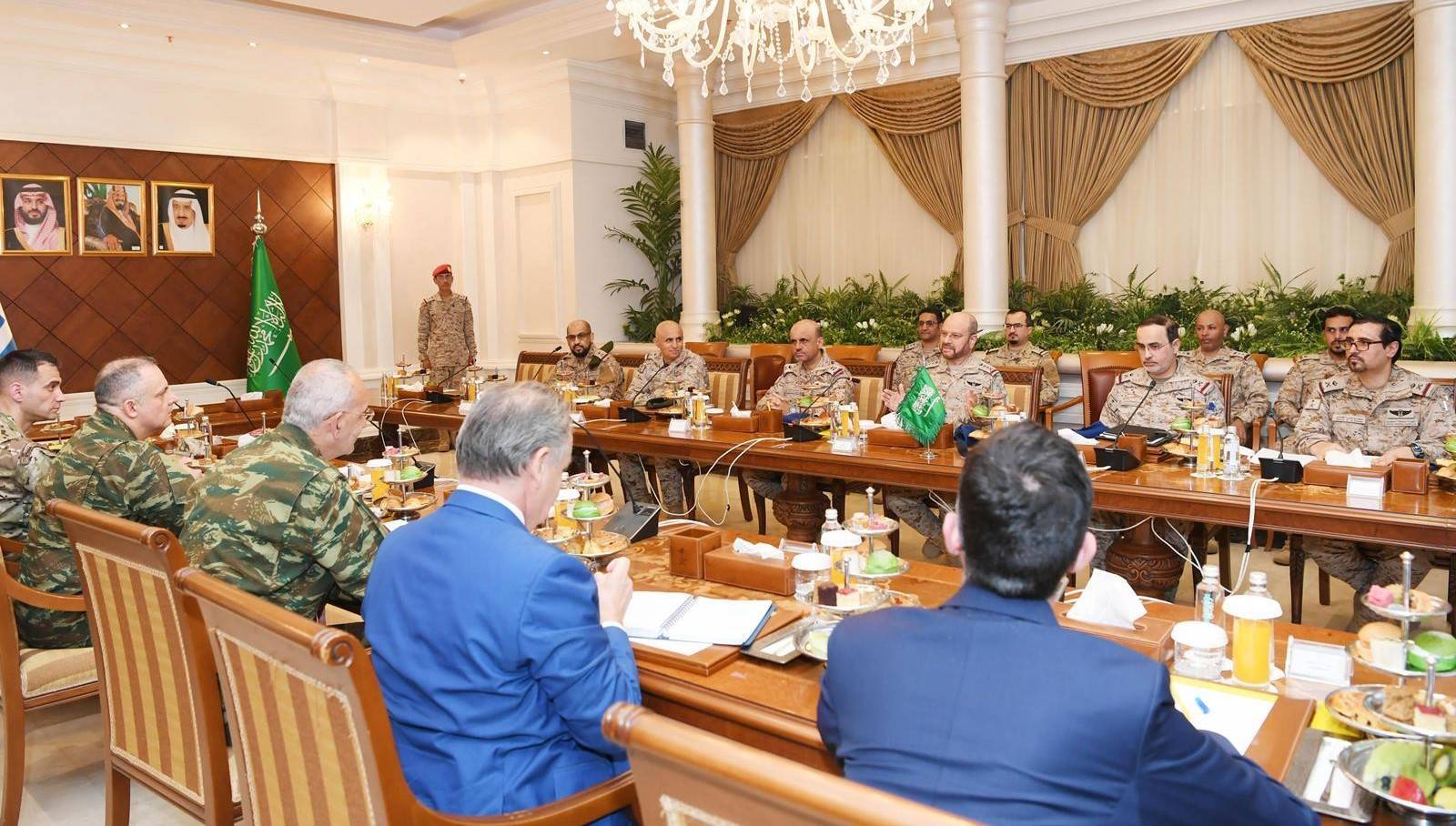 Suudi ve Yunan Genelkurmay Başkanları savunma ve askeri iş birliğini ...