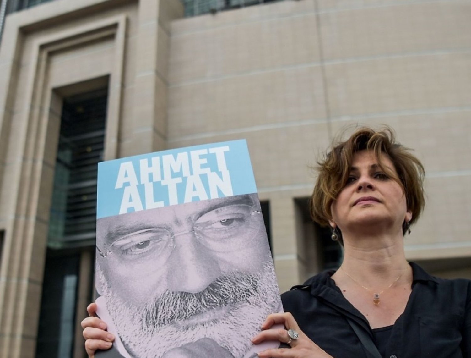 Turkish Police Arrest Journalist Altan a Week after his Release
