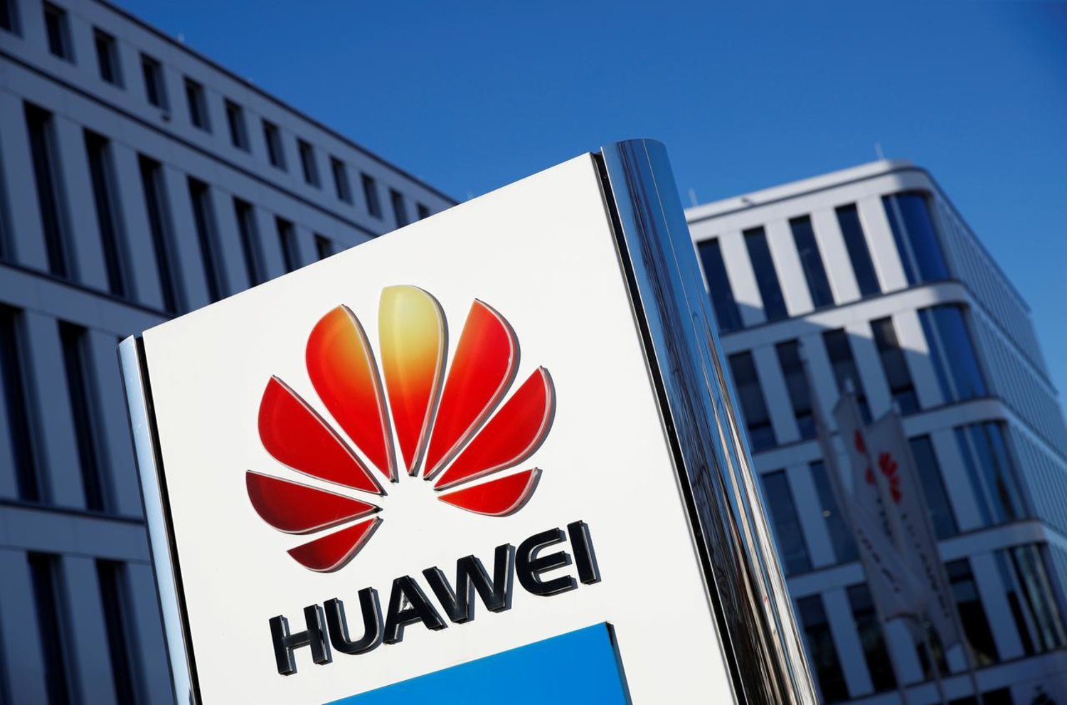 Huawei to Build $1.2 bln UK Research Center