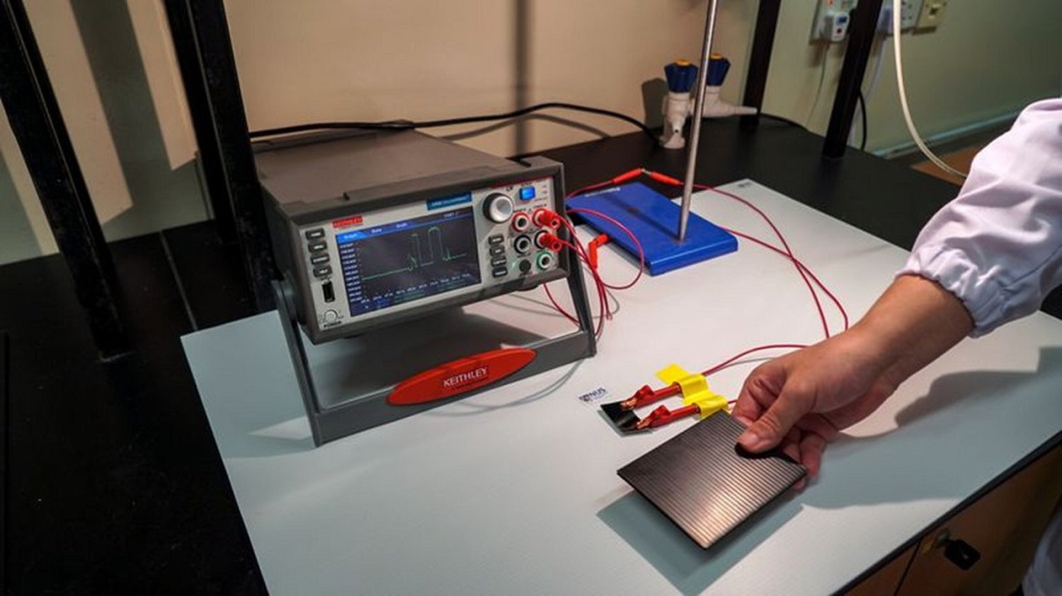 Singapore Scientists Seek Power from Darkness through Shadow Energy