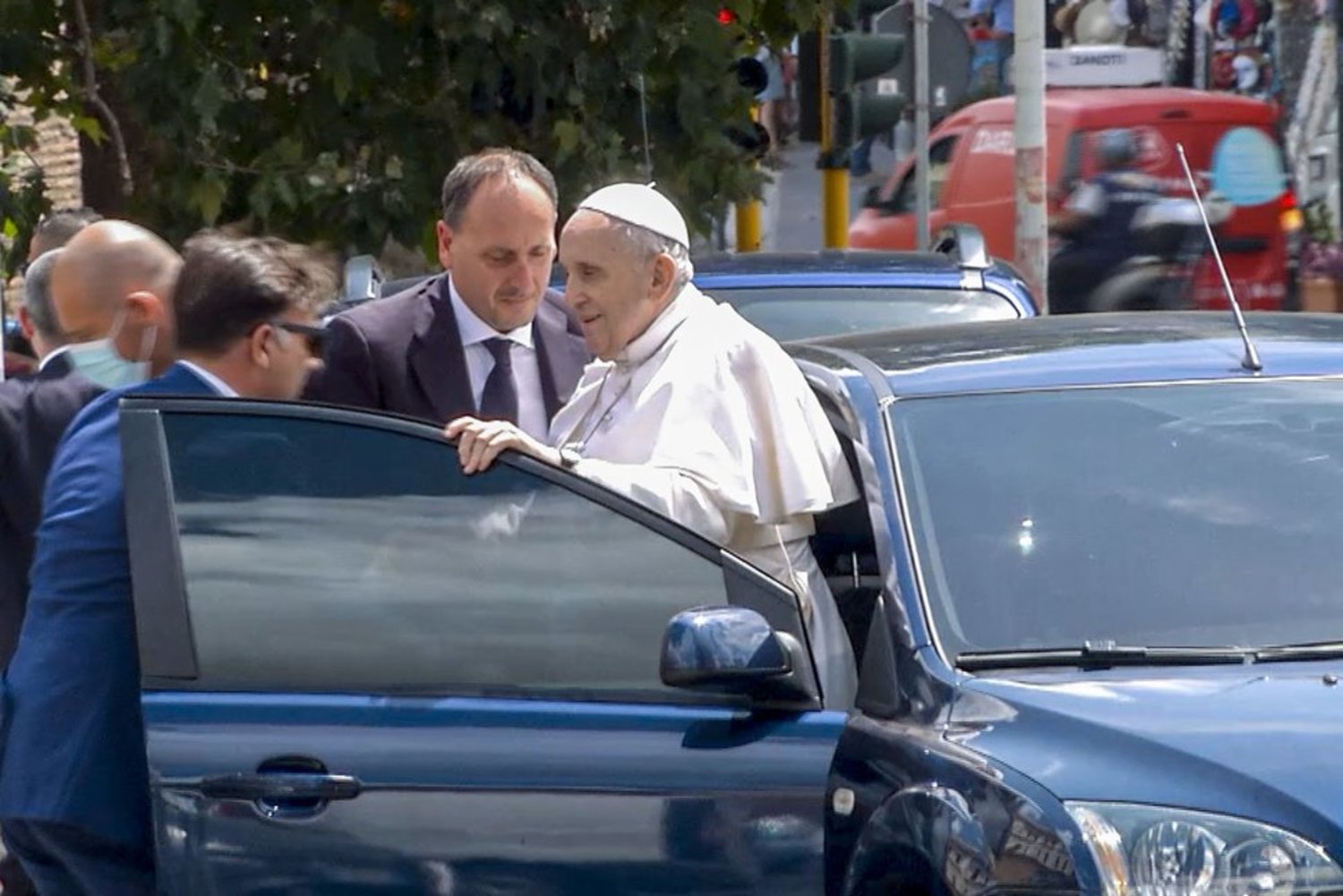 2 Weeks Post-surgery, Pope Francis Appears at Vatican Window