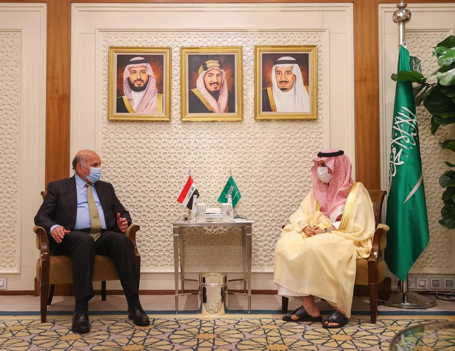 Saudi, Iraqi FMs Discuss Means to Boost Bilateral Ties