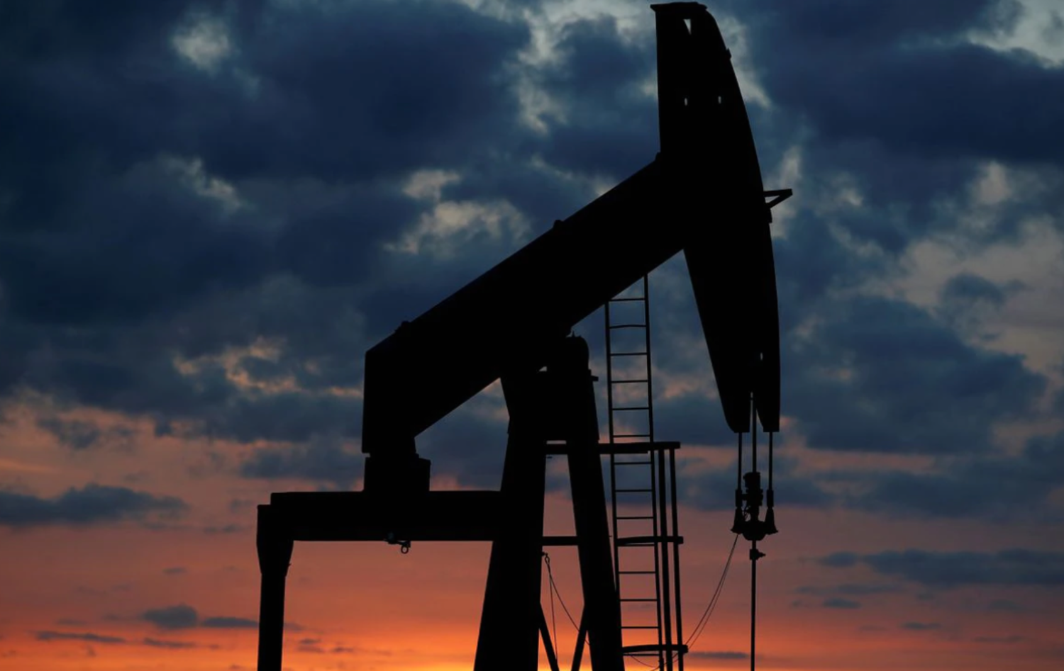 Oil Gains on Rosier Outlook for Global Economy, Fuel Demand