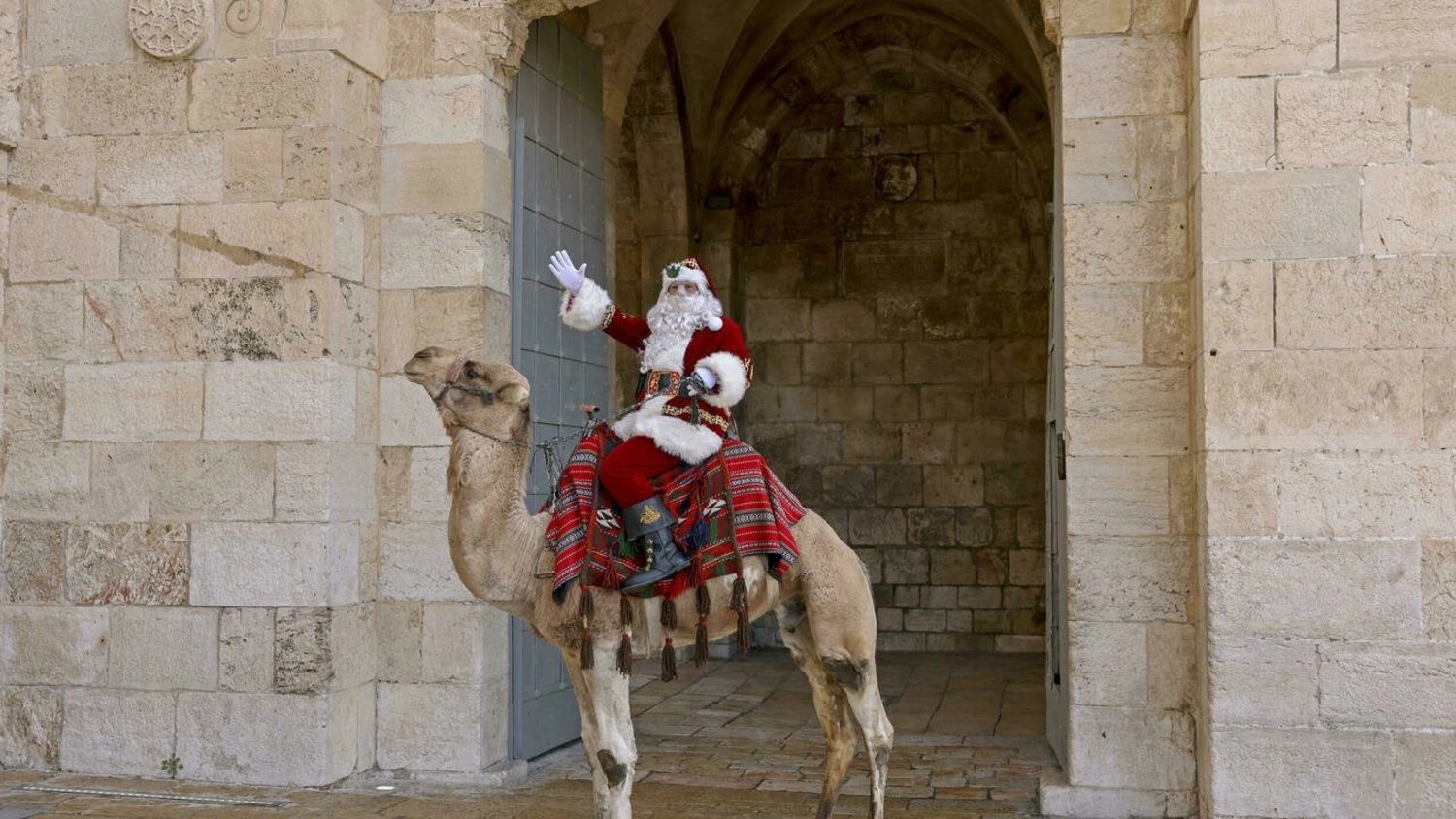 World Set to Ring in Another Pandemic Christmas