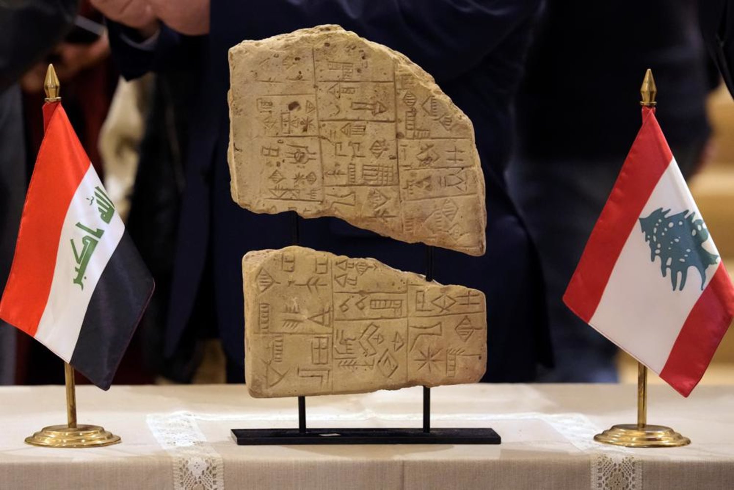 Lebanon Returns 337 Artifacts of Different Eras to Iraq