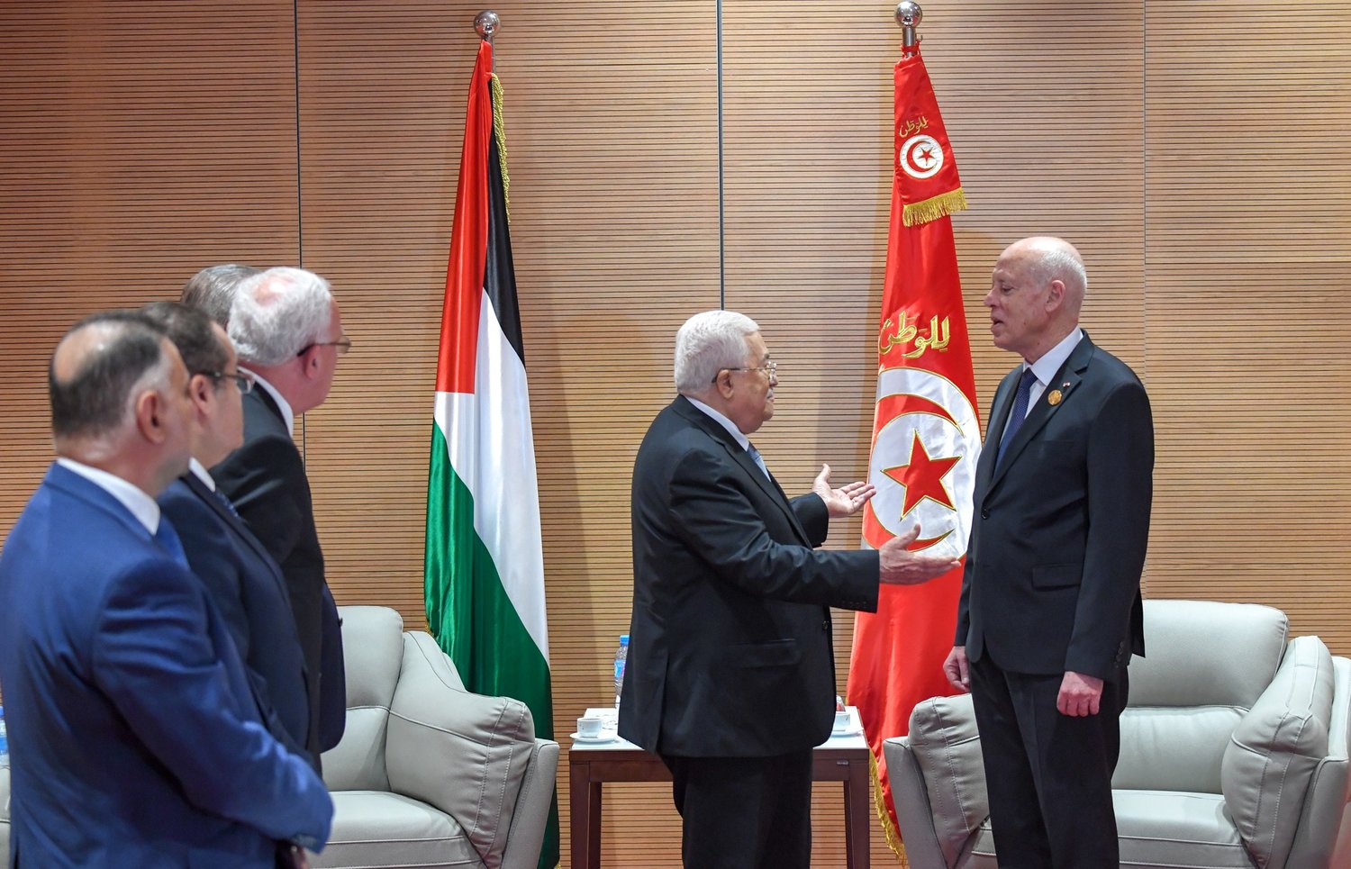 Filistin Devlet Başkanı Abbas, Tunus Cumhurbaşkanı Said ile Cezayir'de ...