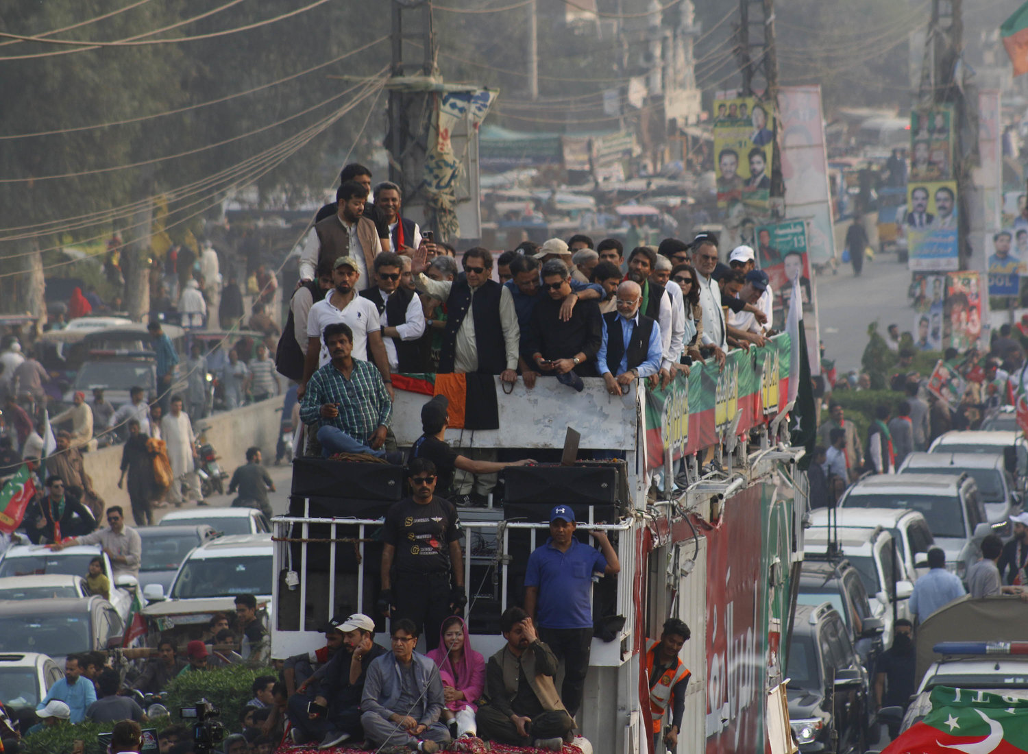 Pakistan’da İmran Han’ın başkent İslamabad’a yürüyüşü sürüyor