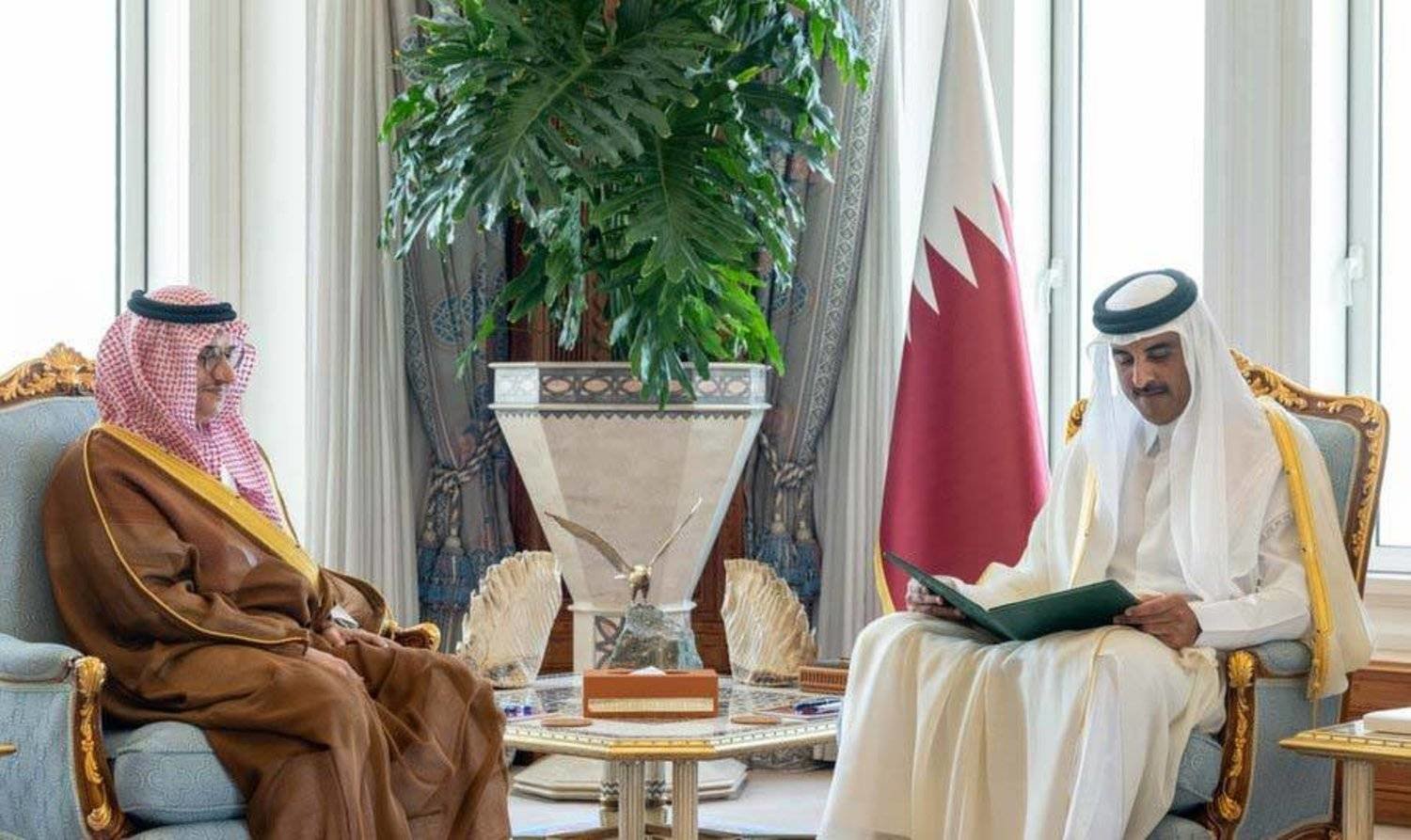King Salman Invites Rulers of Qatar, Oman to Arab Summit