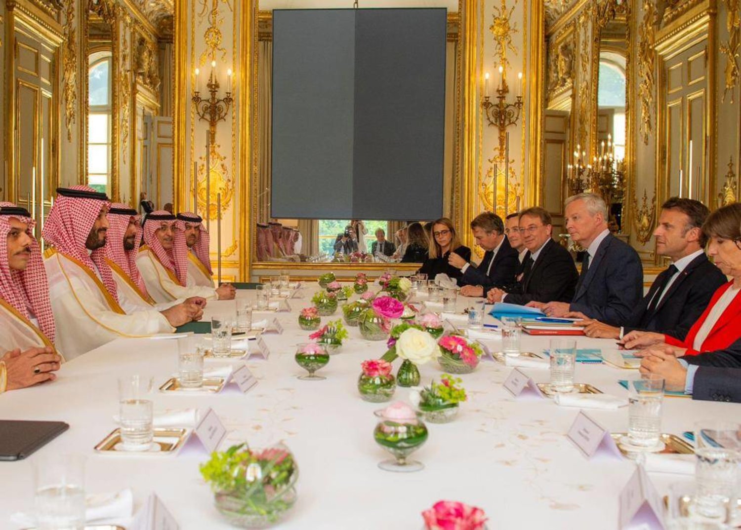 اجتماع محمد بن سلمان وماكرون الفرص والرسائل