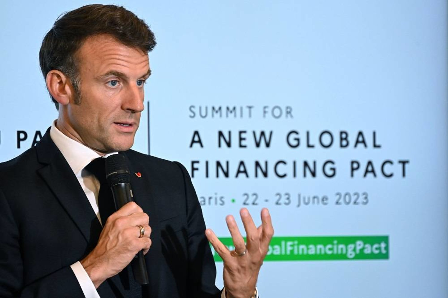 Rich Nations Finalize $100 Bln Climate Aid at Paris Summit
