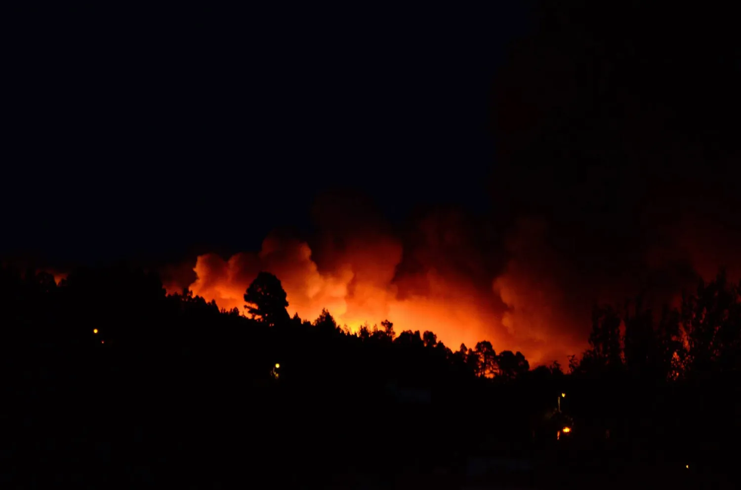 Thousands Evacuated as Spanish Island Wildfire Out of Control