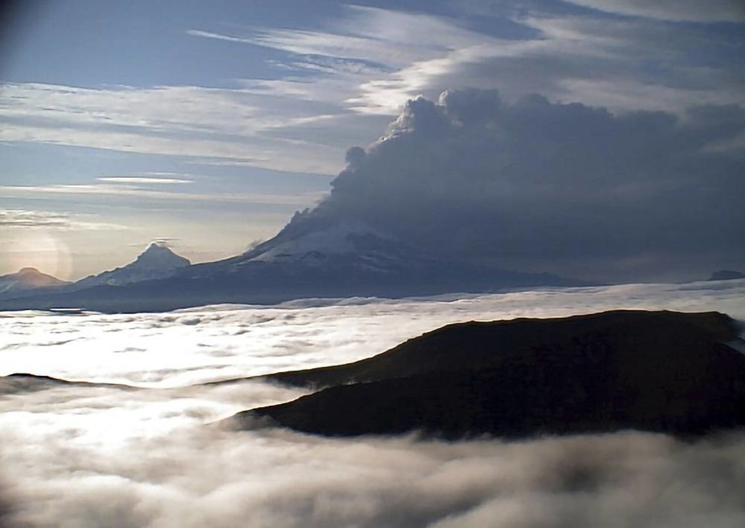 Alaska Volcano’s Weeklong Eruption Eases After Spewing Another Massive ...