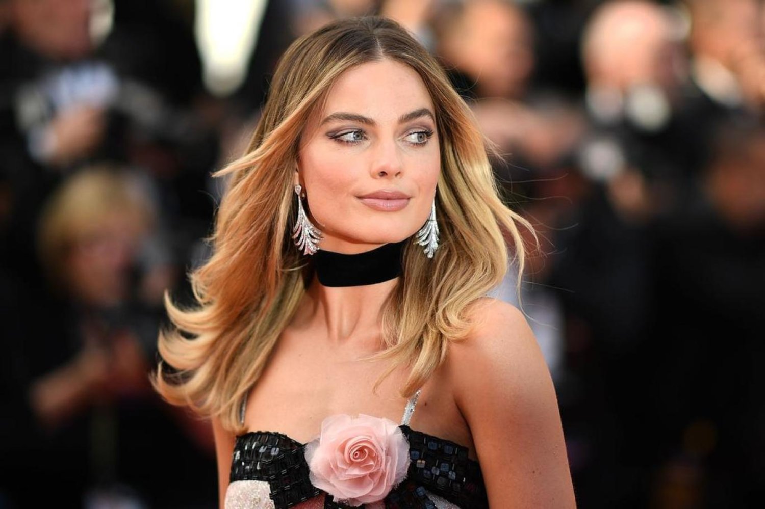 Margot Robbie "çılgın" seçmelere rağmen American Horror Story'de rol ...