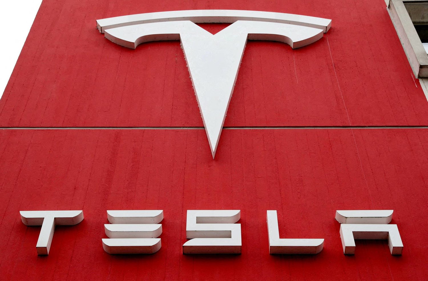 Tesla Launches Cheaper Model S X Versions In US With Shorter Ranges Tesla Launches Cheaper Model S X Versions In US With Shorter Ranges
