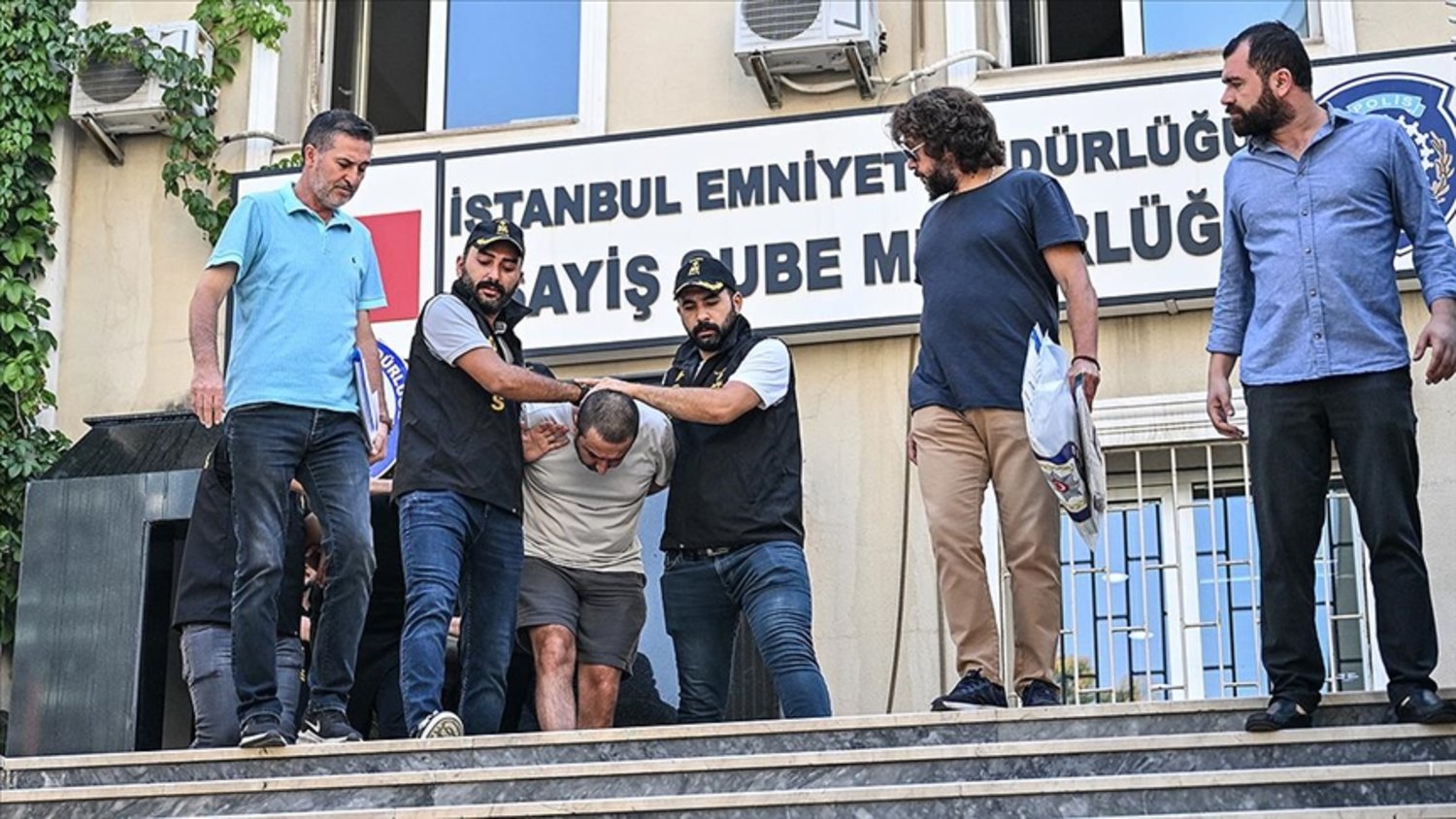 İstanbul Esenyurt'ta tekel bayisindeki silahlı saldırıya ilişkin 3 ...