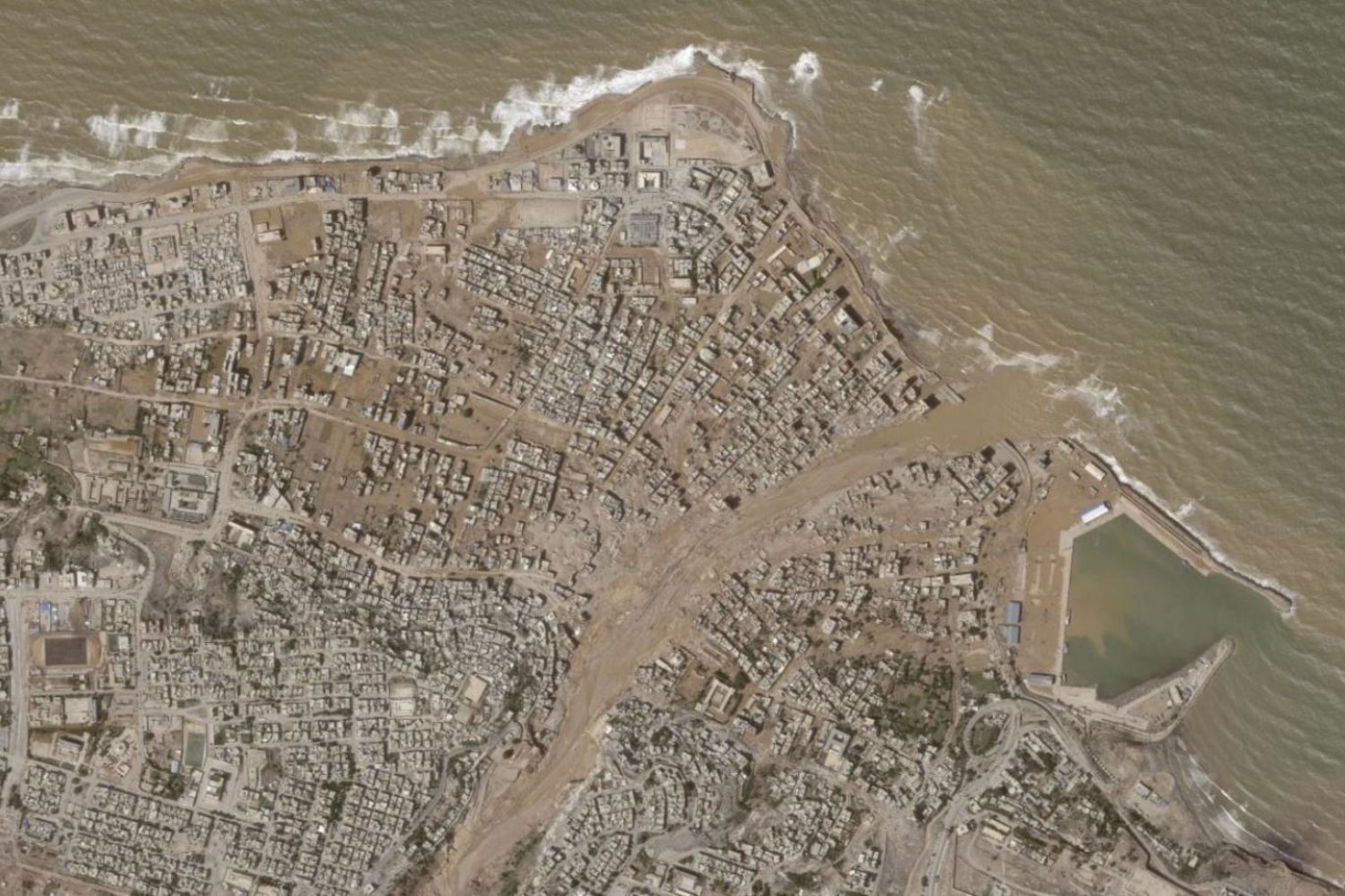 Libya'da 11 binden fazla ölüme neden olan selin boyutu uydu ...