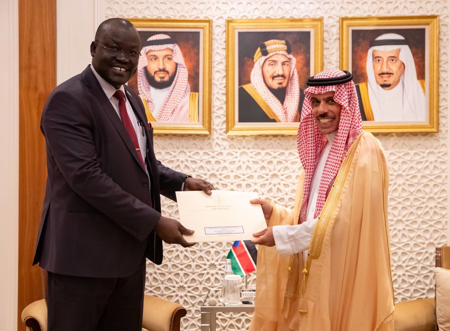 King Salman Receives Written Message from South Sudan President