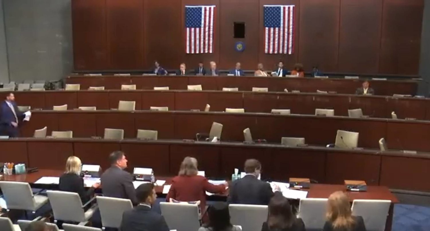 Pentagon, İran Uzmanlar Girişimi’ne üye olmakla suçlanan çalışanı ...