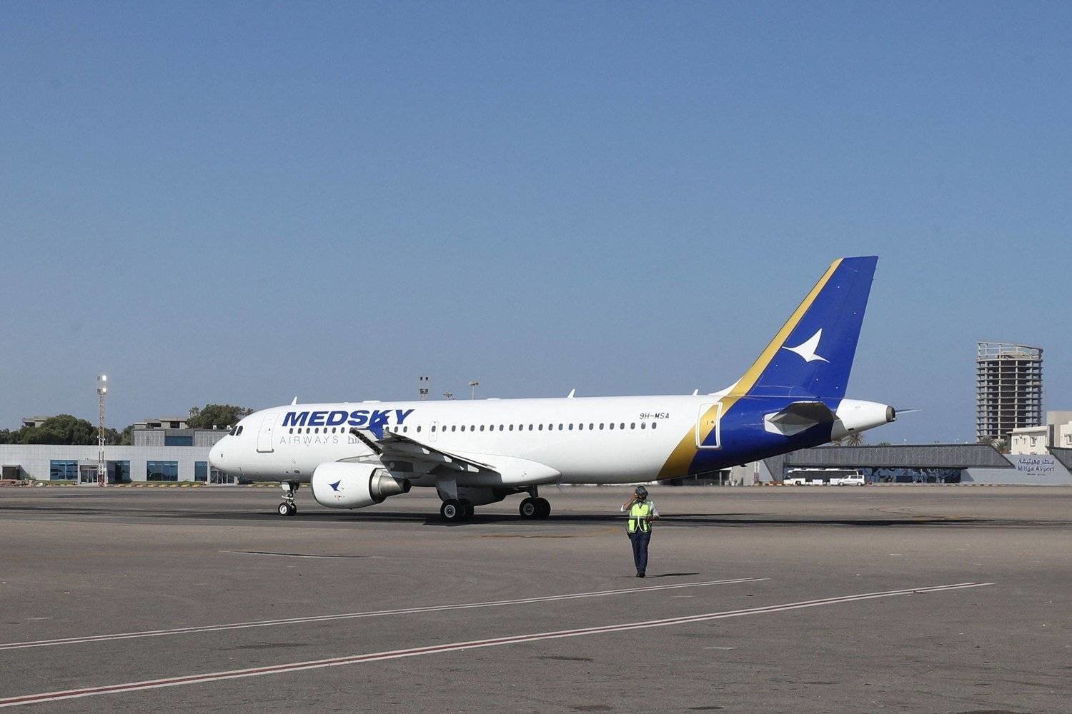 Libya'dan İtalya'ya 10 yıl sonra ilk uçak seferi yapıldı