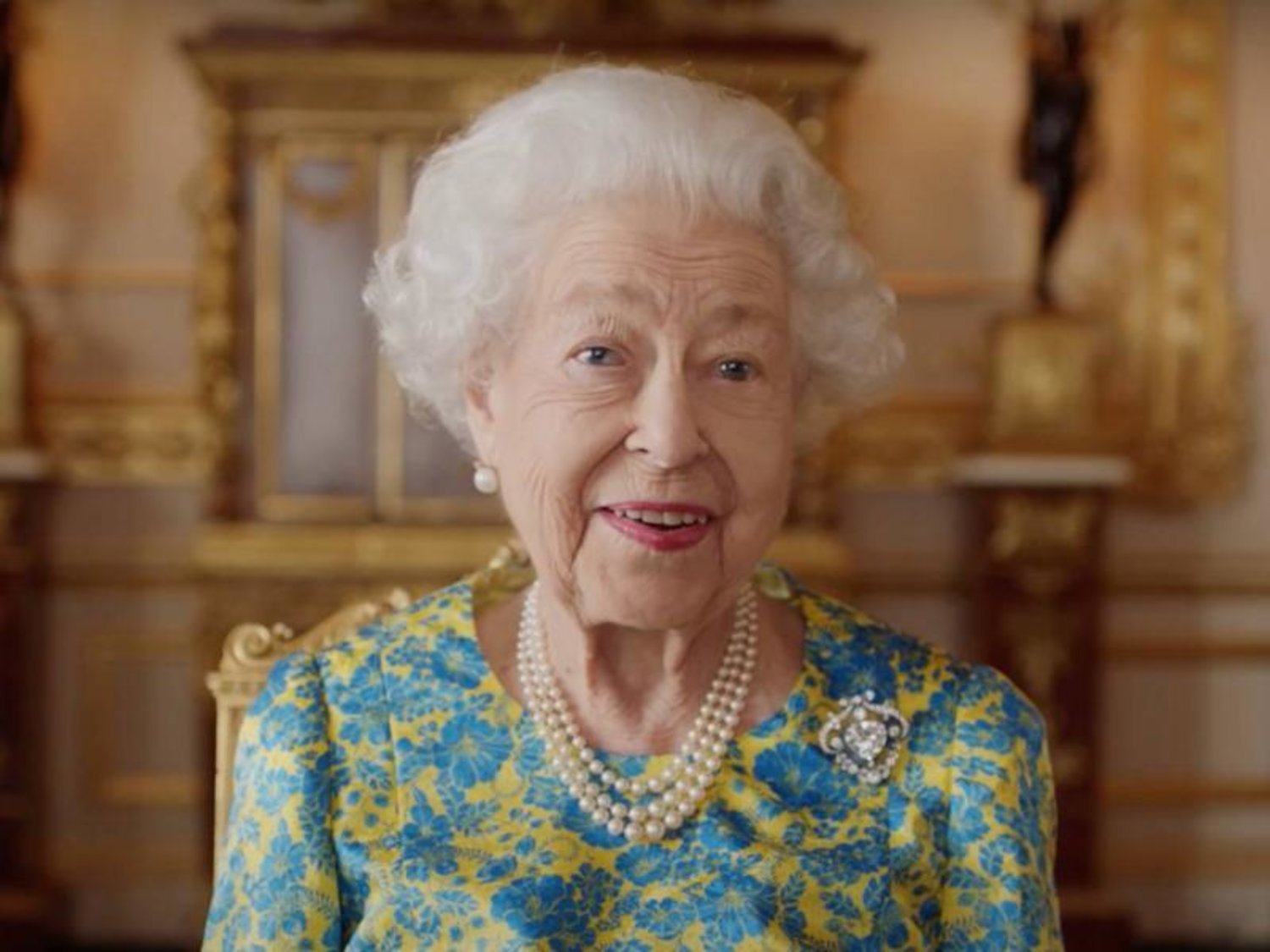 Ayı Paddington skecinde Kraliçe Elizabeth'i yanlış anlayan oyuncu ...