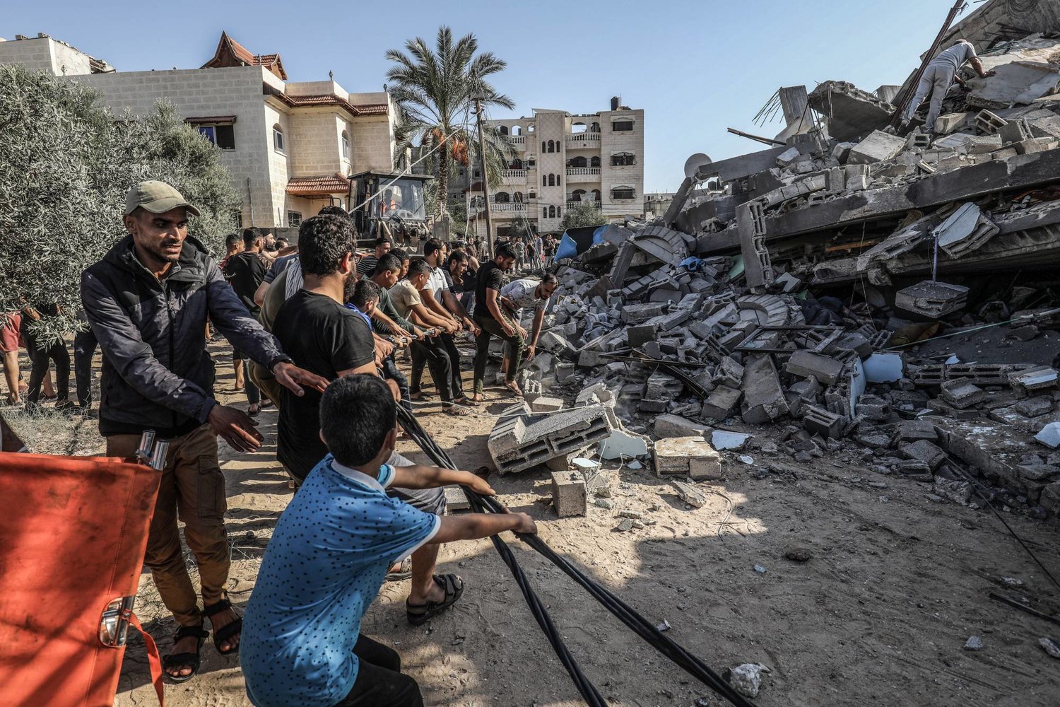 مقتل 324 فلسطينياً في غزة خلال 24 ساعة جراء الغارات الإسرائيلية