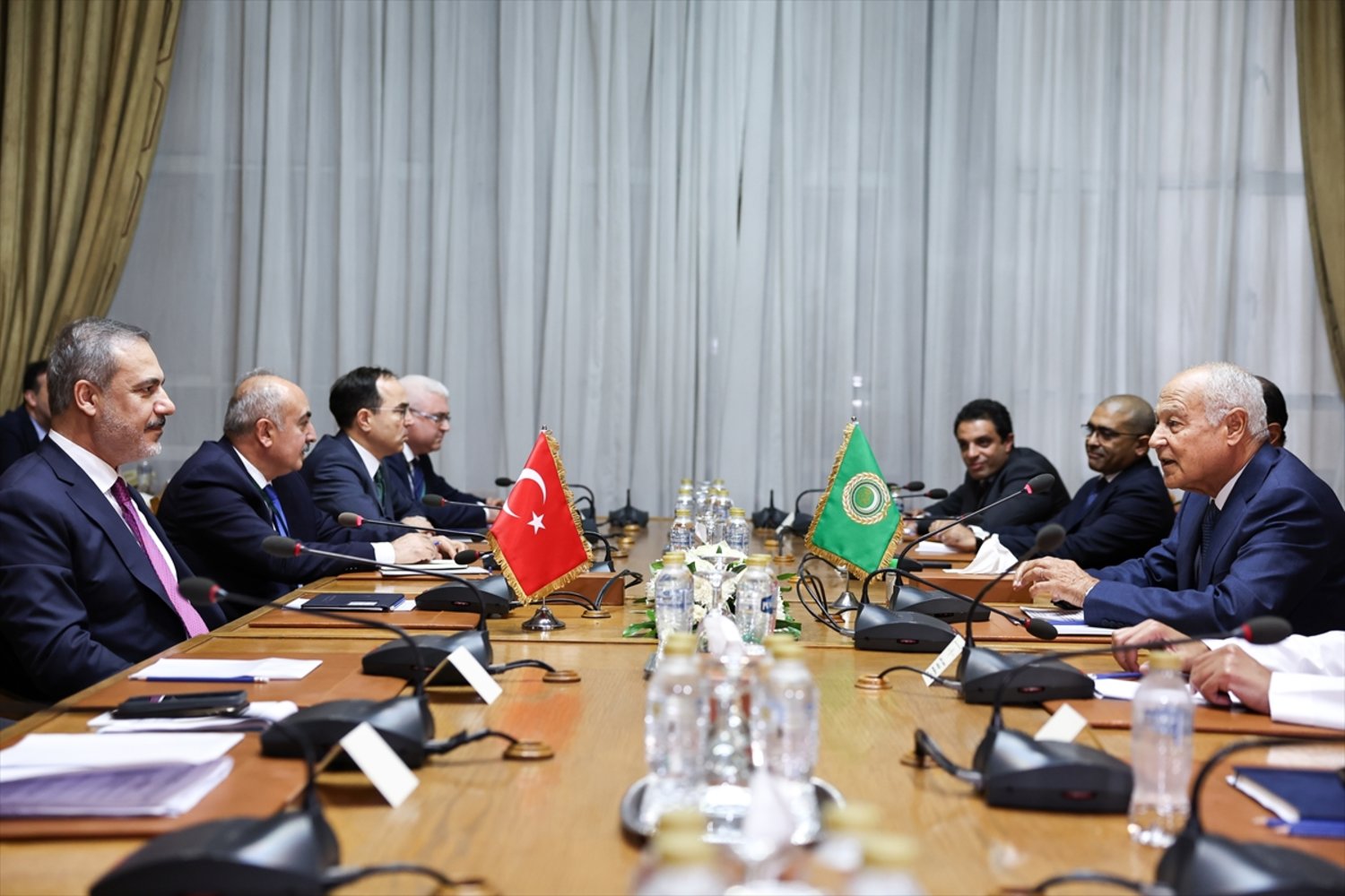 Dışişleri Bakanı Fidan, Arap Birliği Genel Sekreteri Gayt Ile Görüştü