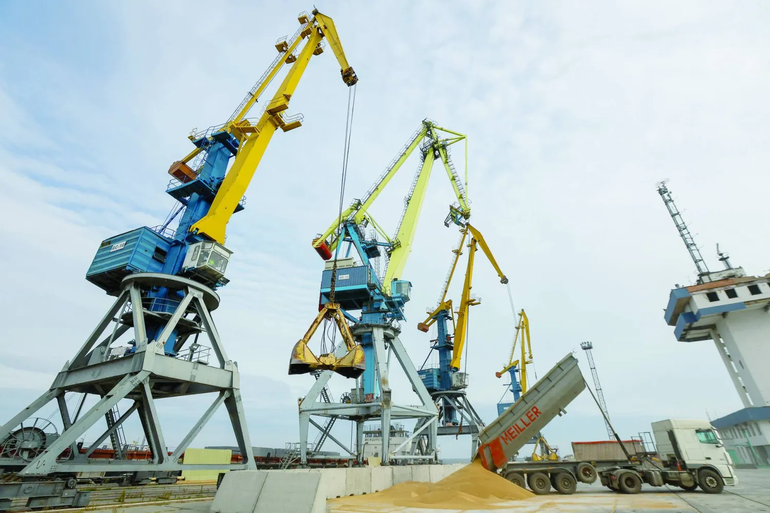 Ukraine Raises Grain Deliveries to Black Sea Ports