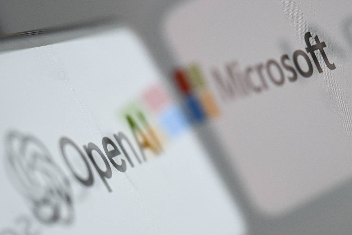Microsoft, istifa etmeyi düşünen OpenAI çalışanlarını işe alabilecek