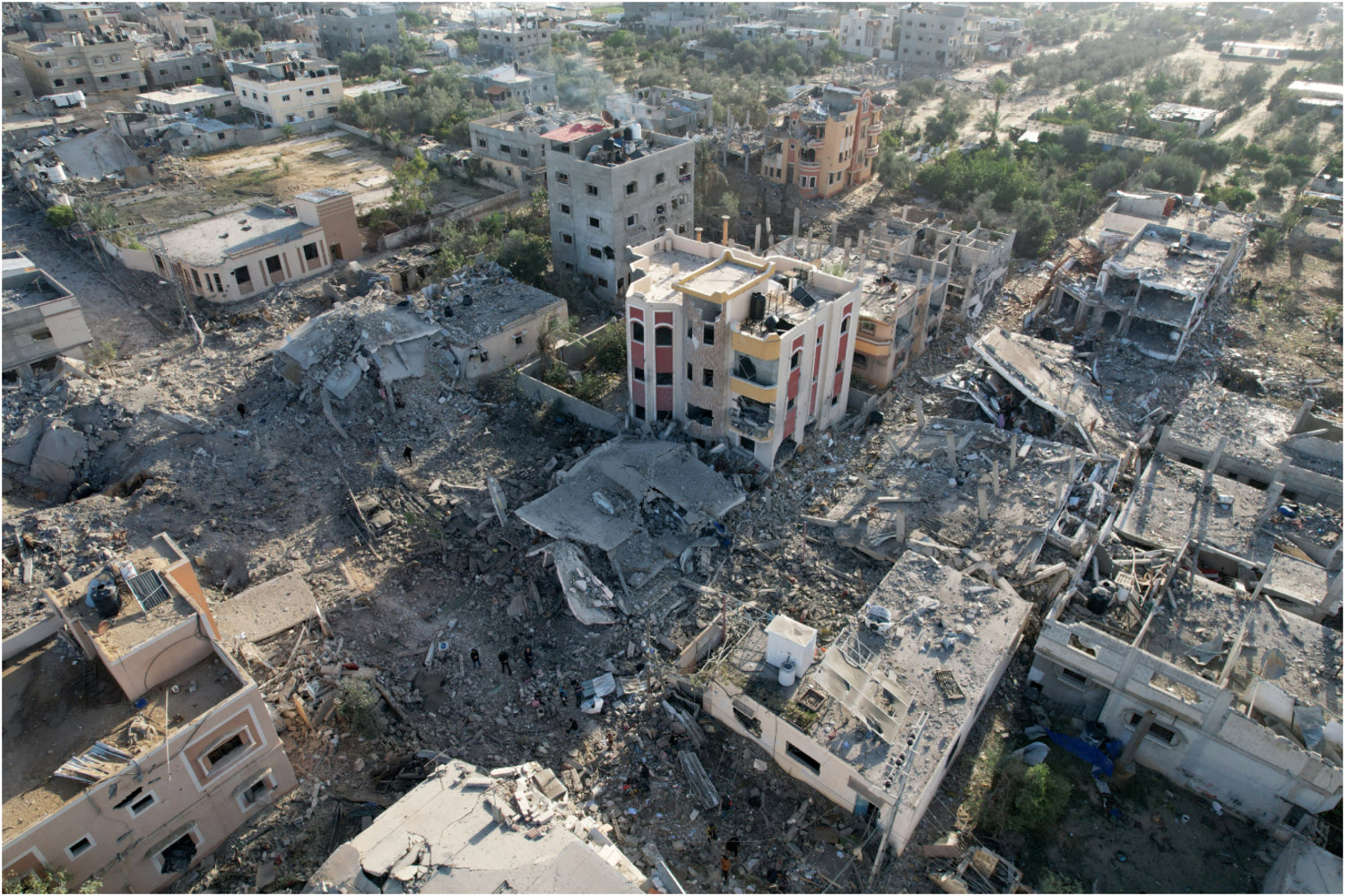 Gazze'de İsrail'in öldürdüğü onlarca Filistinlinin çürümüş cesedi bulundu