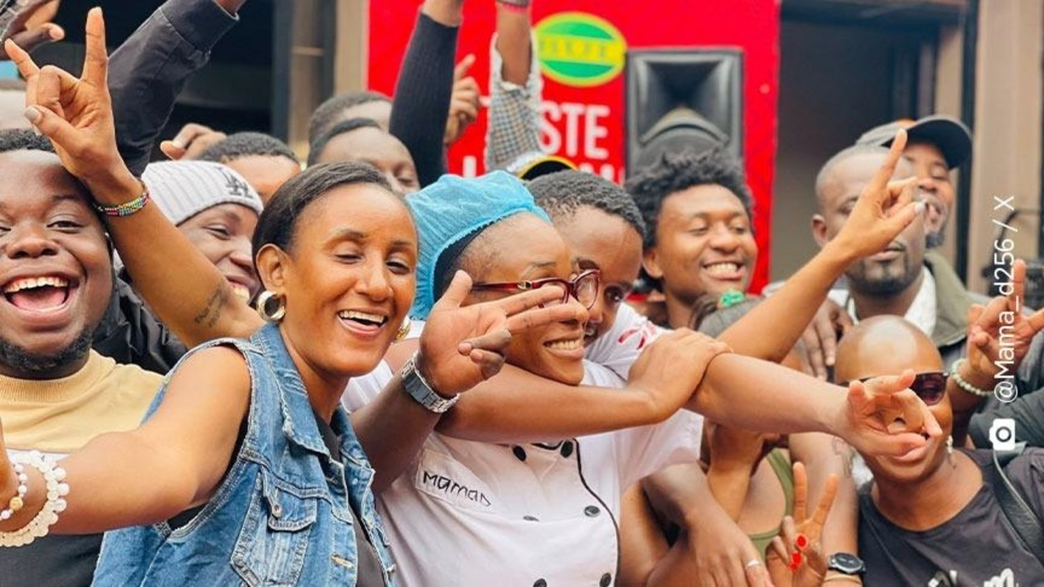 Ugandalı şef, yaklaşık 125 saatle en uzun süre yemek yapma rekoru kırdı