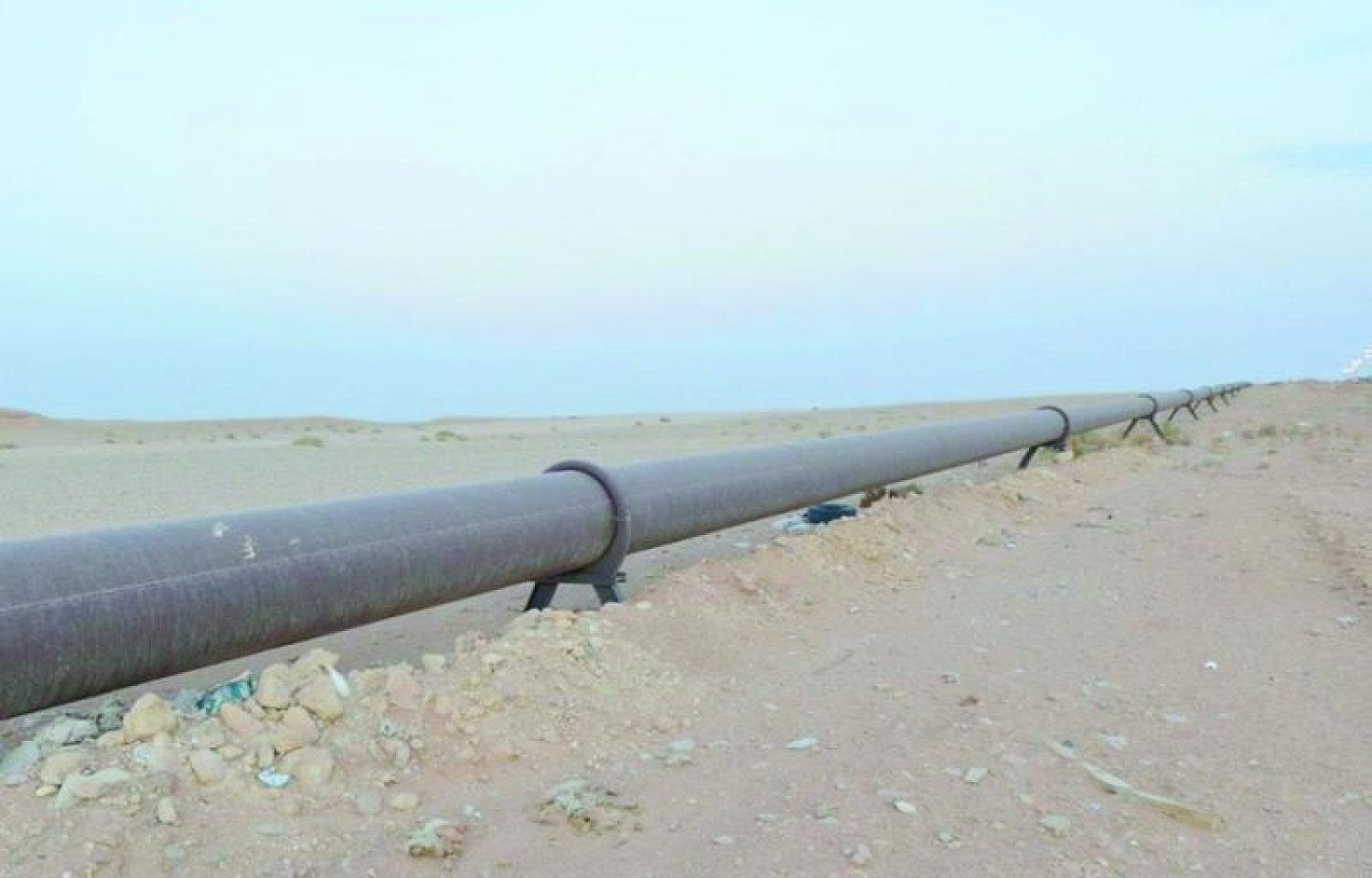 إزالة «التابلاين» تُعيد إلى الأذهان قصصاً عن «أطول خط نفطي في العالم»