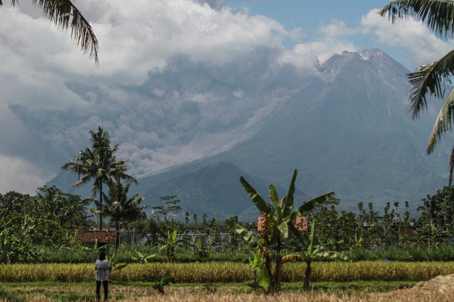 Indonesia’s Merapi Volcano Spews Hot Clouds in New Eruption