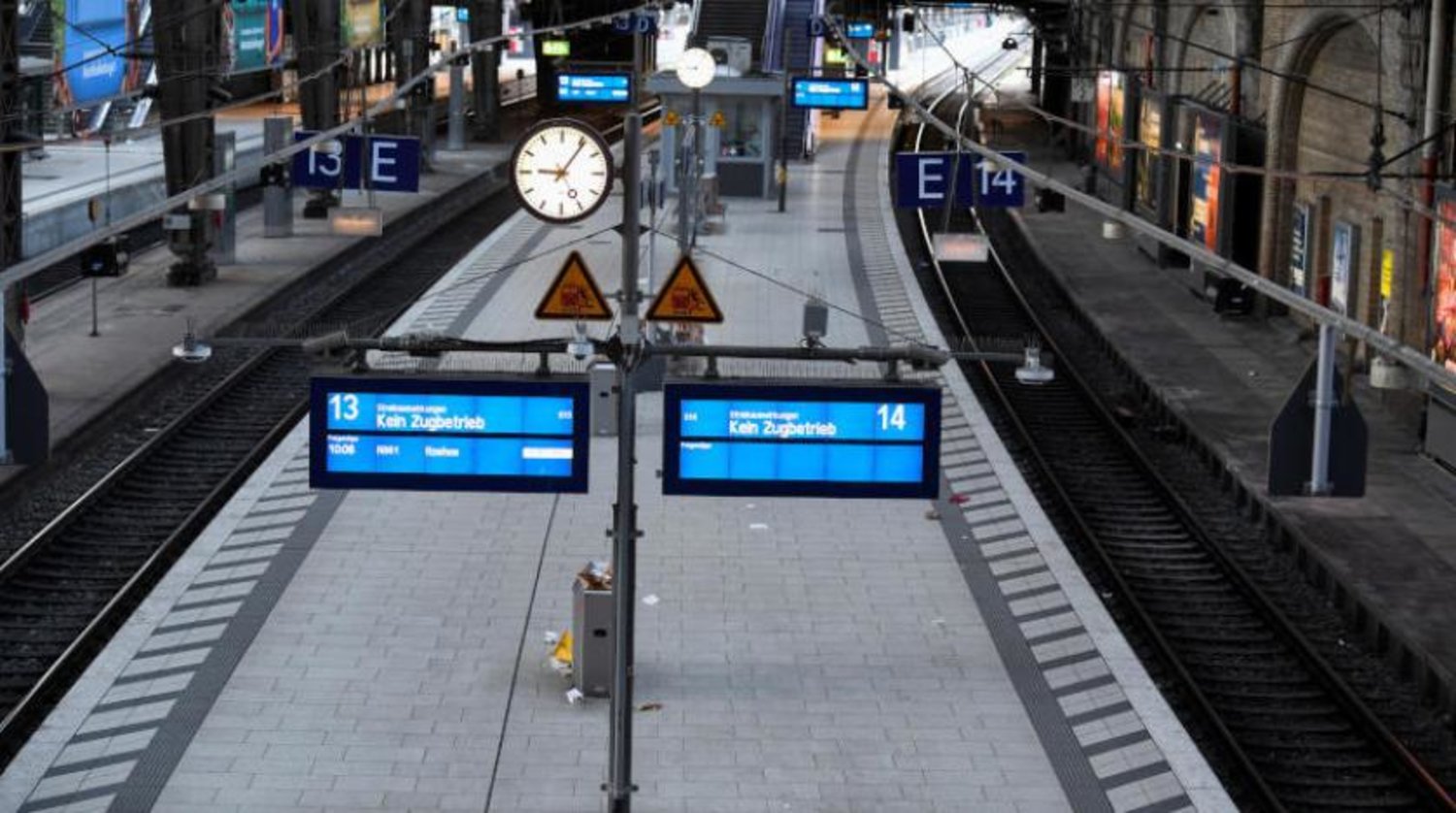 Almanya'da son 31 yılın en büyük grevi ulaşımı felç etti