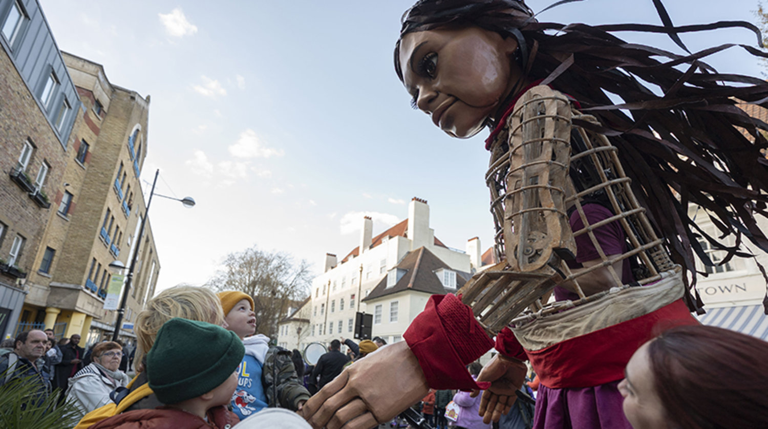 Küçük Amal’ın Londra’daki yürüyüşüne yüzlerce kişi katıldı