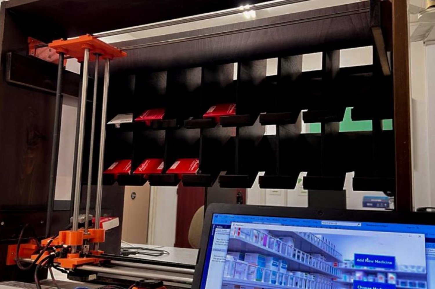 Gazze'deki tek akıllı eczane, becerileriyle dikkat çekiyor