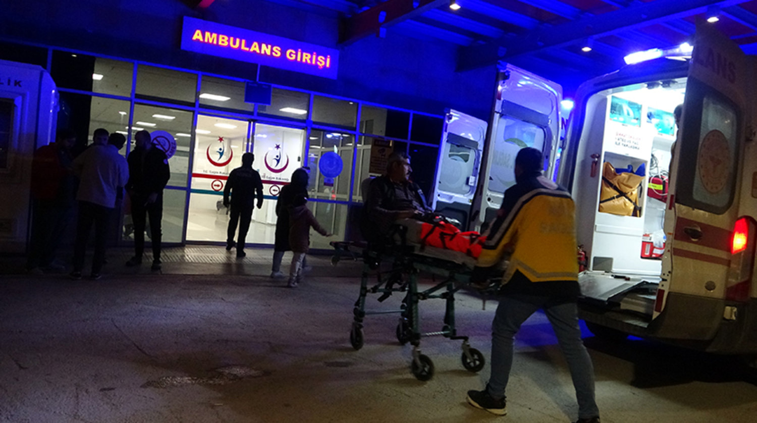 Çorum'da camiden çıkan 6 kişi av tüfeğiyle ateş açılması sonucu yaralandı