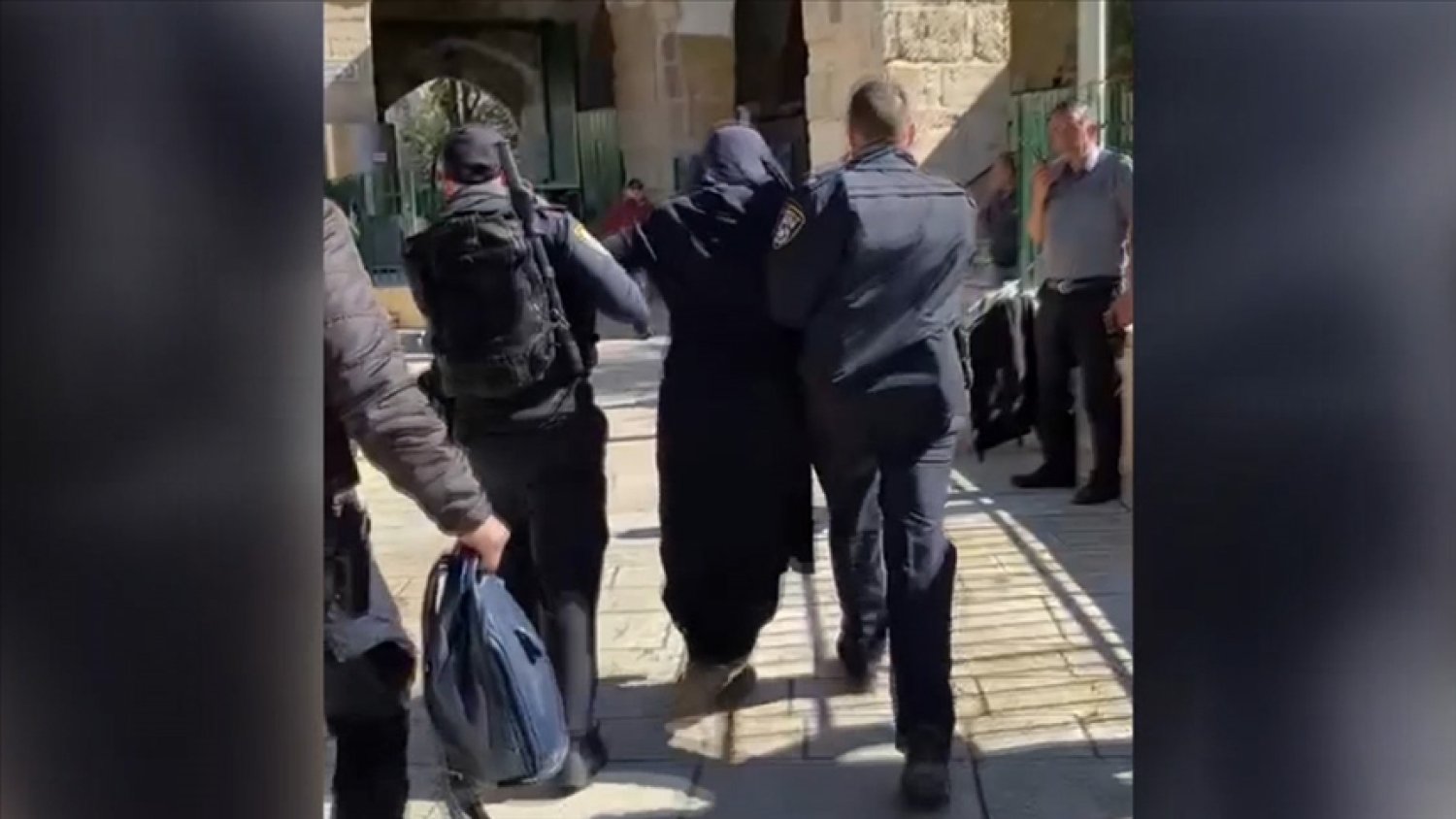 İsrail polisinin Mescid-i Aksa'da gözaltına aldığı Türk vatandaşı ...