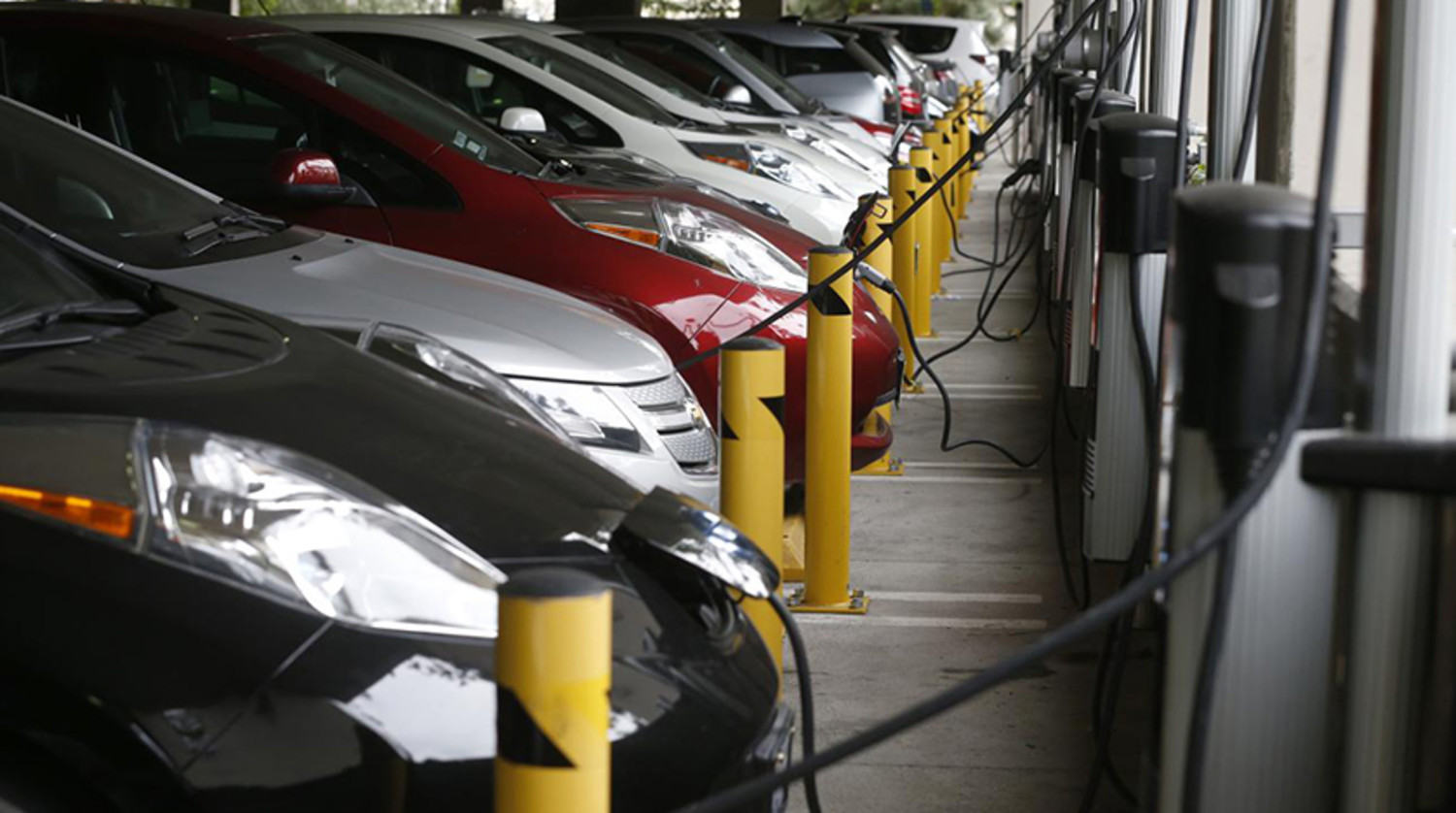 Dünyanın gözünü çevirdiği elektrikli araçlar Gineli köylülerin hayatını ...