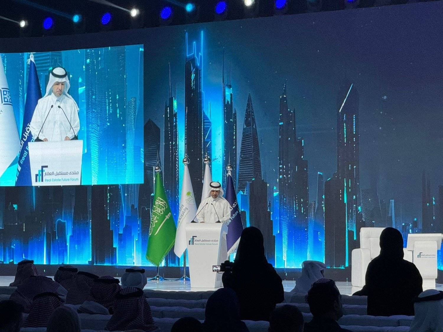 Gold Rises to More Than 3-week High