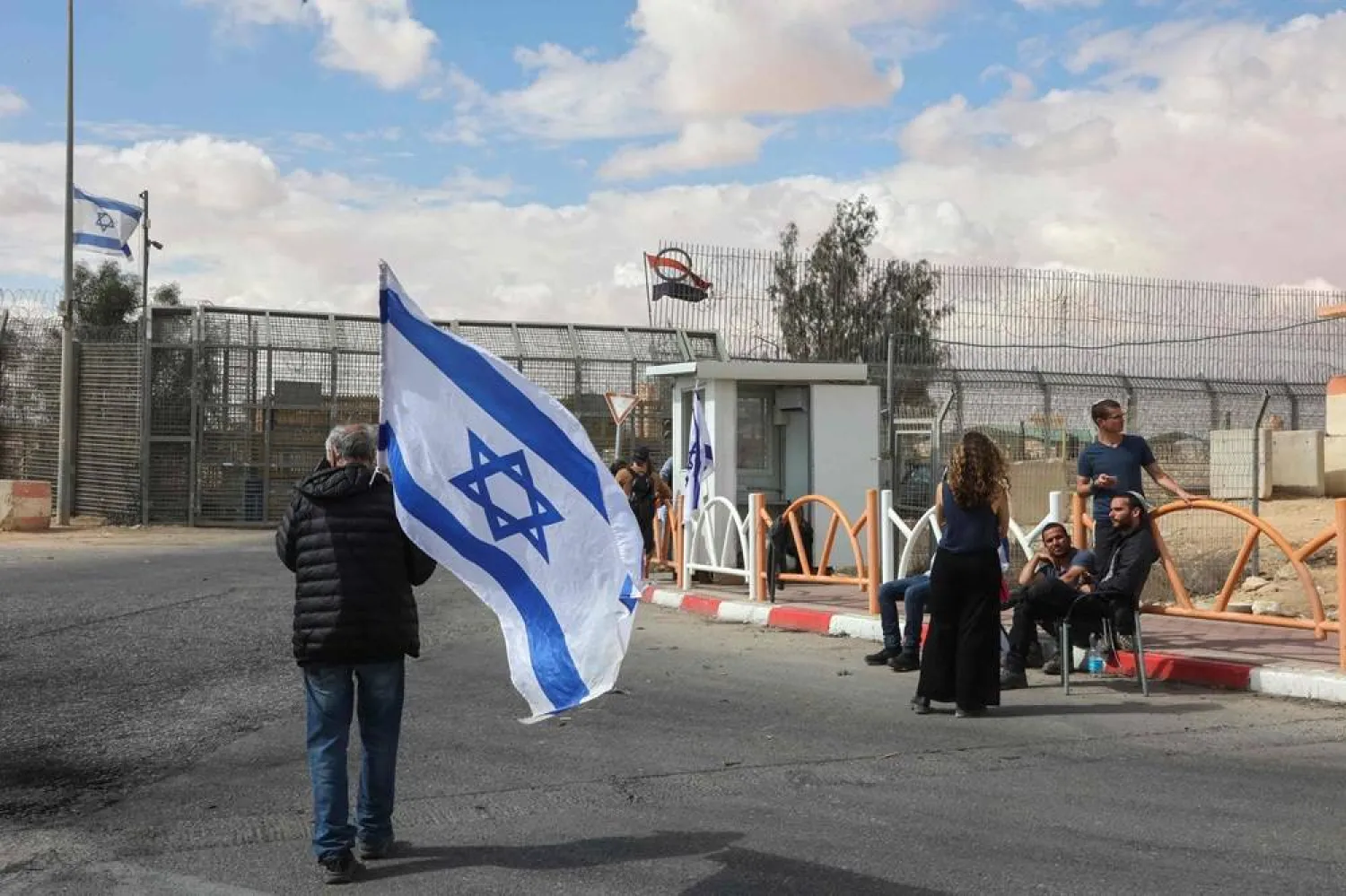 Israeli Protesters Block Aid Convoys Bound for Gaza