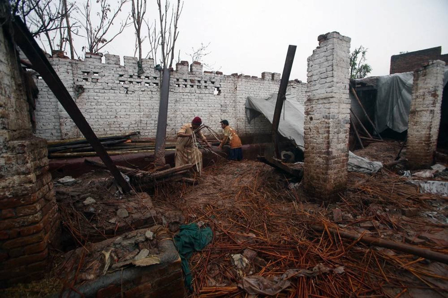 Heavy Winter Rains in Pakistan Kill at Least 29 People, Collapse ...
