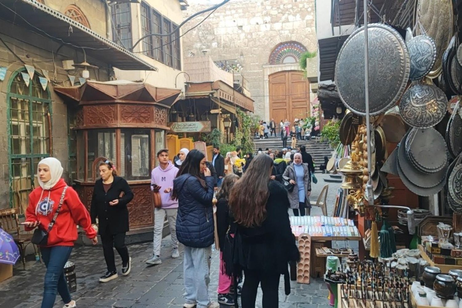 Suriye'nin zenginleri geri dönmeyi düşünmeden göç ediyor