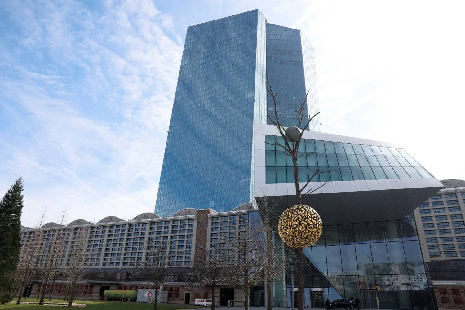 ECB Grows More Confident About Cutting Rates, Policymakers Say