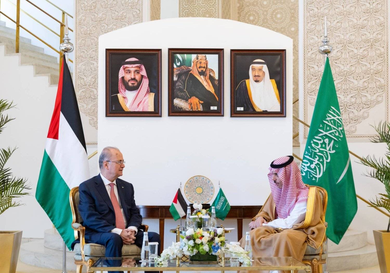 Saudi, Omani FMs Discuss Bilateral Ties