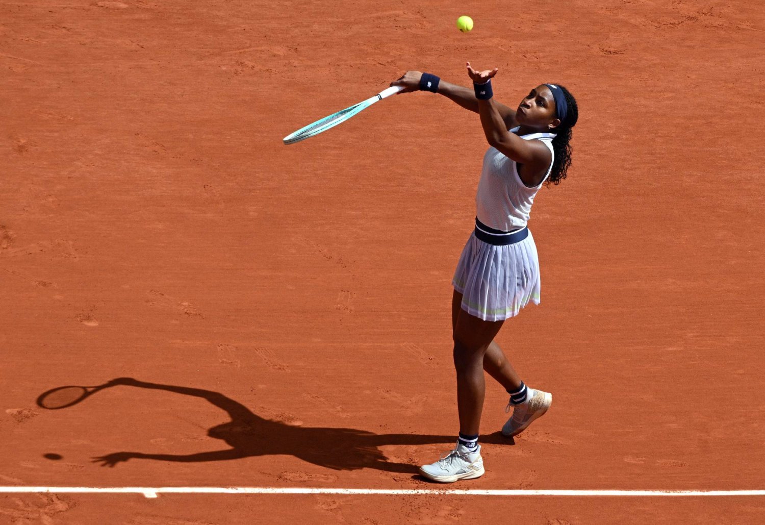 Gauff, Defending Champion Swiatek to Meet in French Open Semifinals