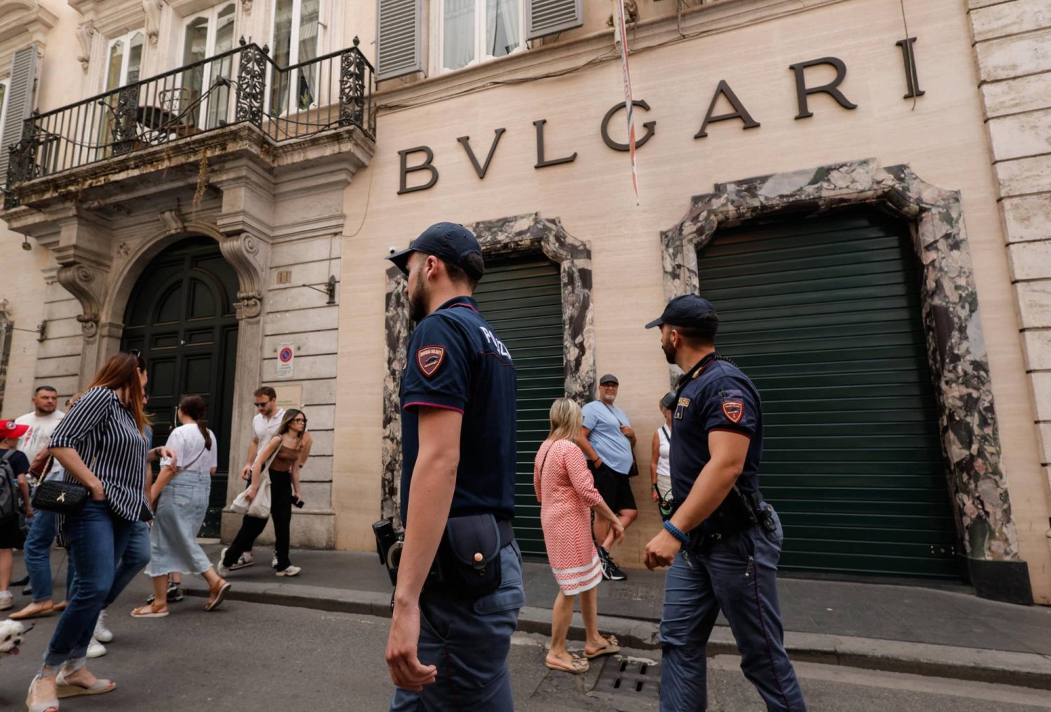 Thieves Steal €500,000 in Jewels from Luxury Bulgari Shop in Rome