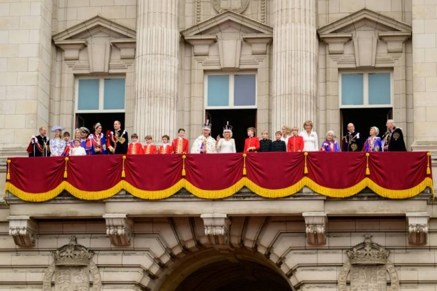 Public to Get Rare Glimpse of Buckingham Palace Balcony Room